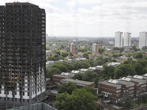 Tour Grenfell: Londres a voulu économiser sur la rénovation - RTN votre ...