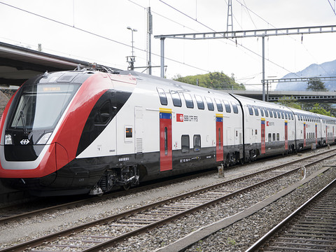 Six nouveaux trains à deux étages des CFF peuvent circuler - RFJ votre ...