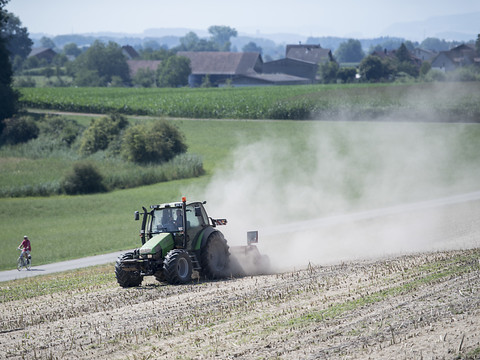 Les autorités doivent mieux tenir compte de la protection du sol - RFJ ...