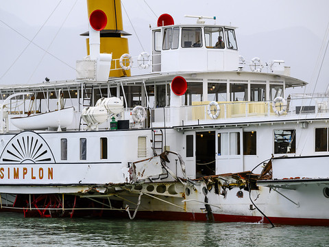 Bateau « Simplon »: la coque touchée sur toute sa longueur - RTN votre radio régionale