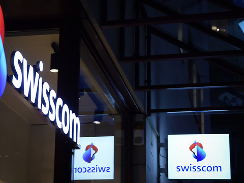 Swisscom a vu sa rentabilité légèrement fléchir après six mois - RTN ...