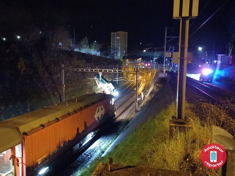 Un véhicule chute sur les rails à La Chaux-de-Fonds - RTN votre radio ...
