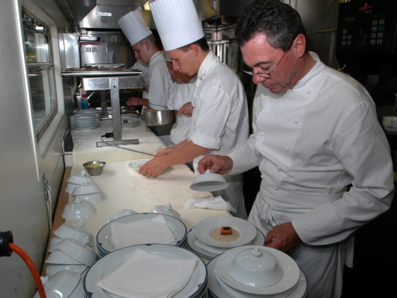 Obsèques de Philippe Rochat en la Cathédrale de Lausanne - RTN votre ...