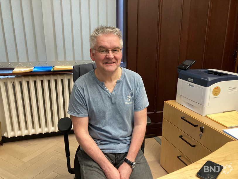 Denis de la Reussille remet les clés de son bureau - RTN votre radio ...