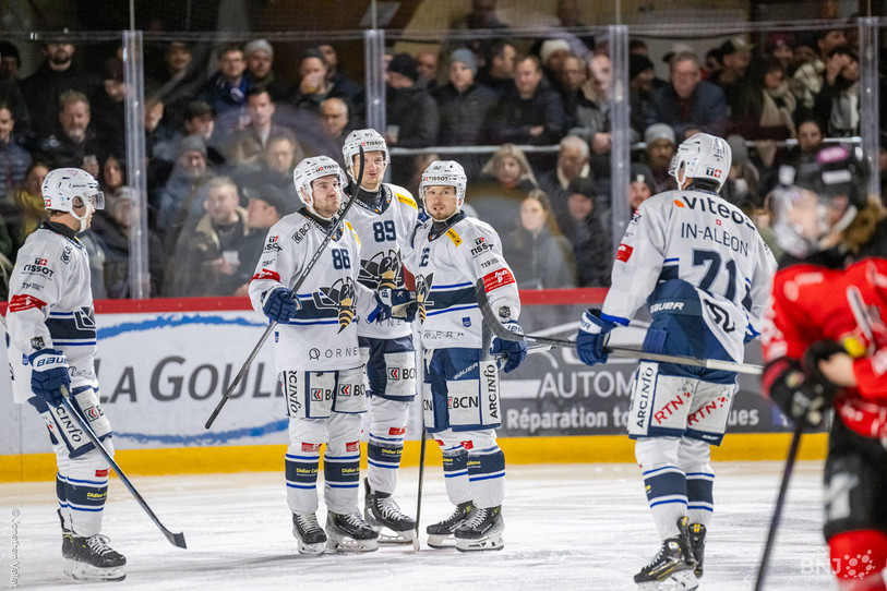 Le HCC s’impose et reste dans la course - RTN votre radio régionale