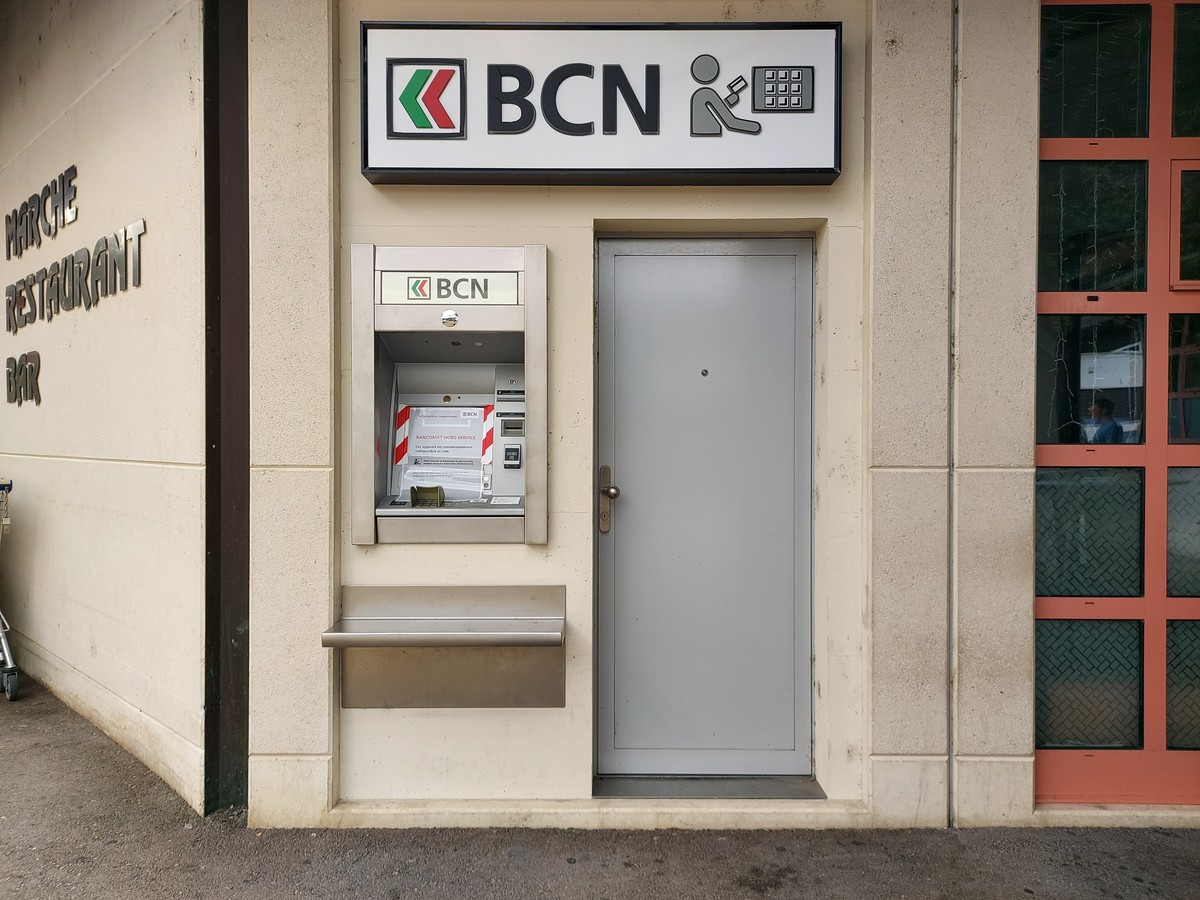 La BCN revoit son réseau de bancomats - RTN votre radio régionale