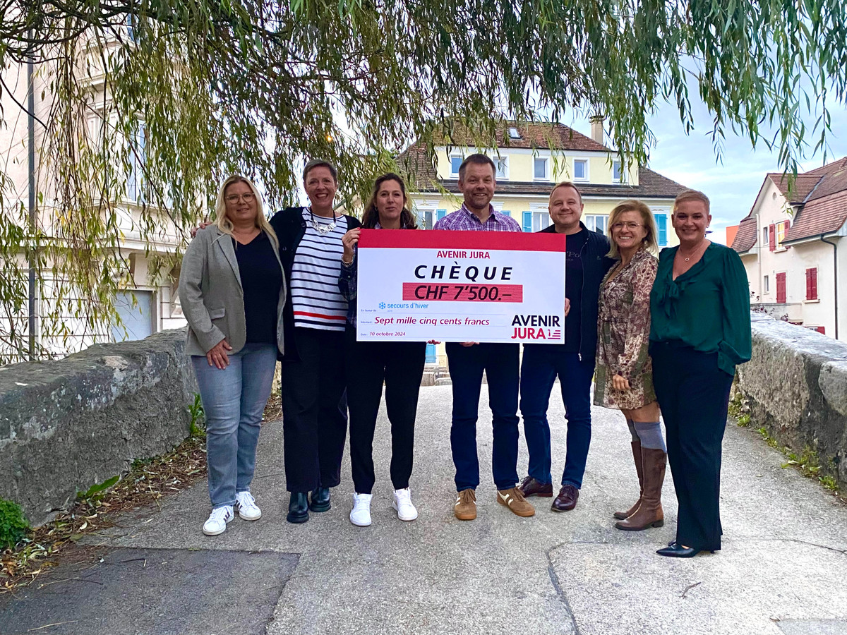 Avenir Jura octroie un chèque au Secours d'hiver Jura - RFJ votre radio régionale