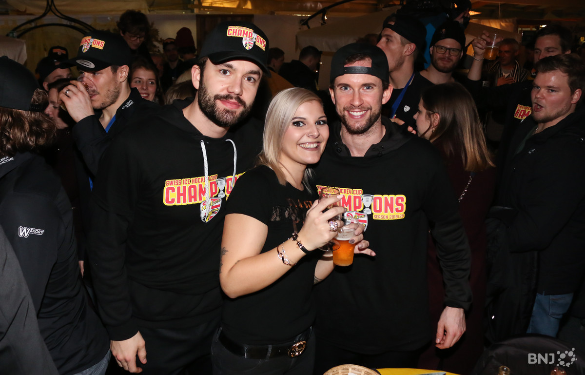 Le HC Ajoie rapporte la Coupe à Porrentruy - RFJ votre radio régionale