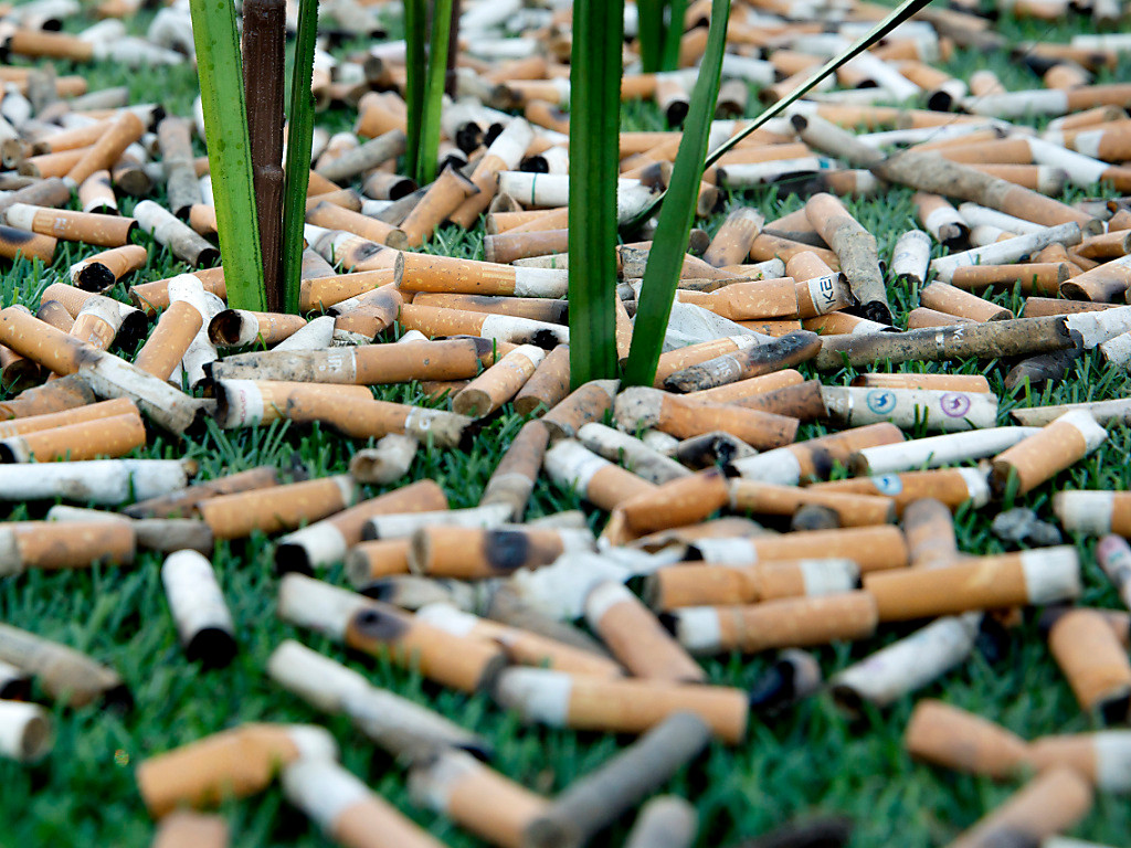 Ramasser un million de mégots de cigarettes en deux semaines - RTN ...