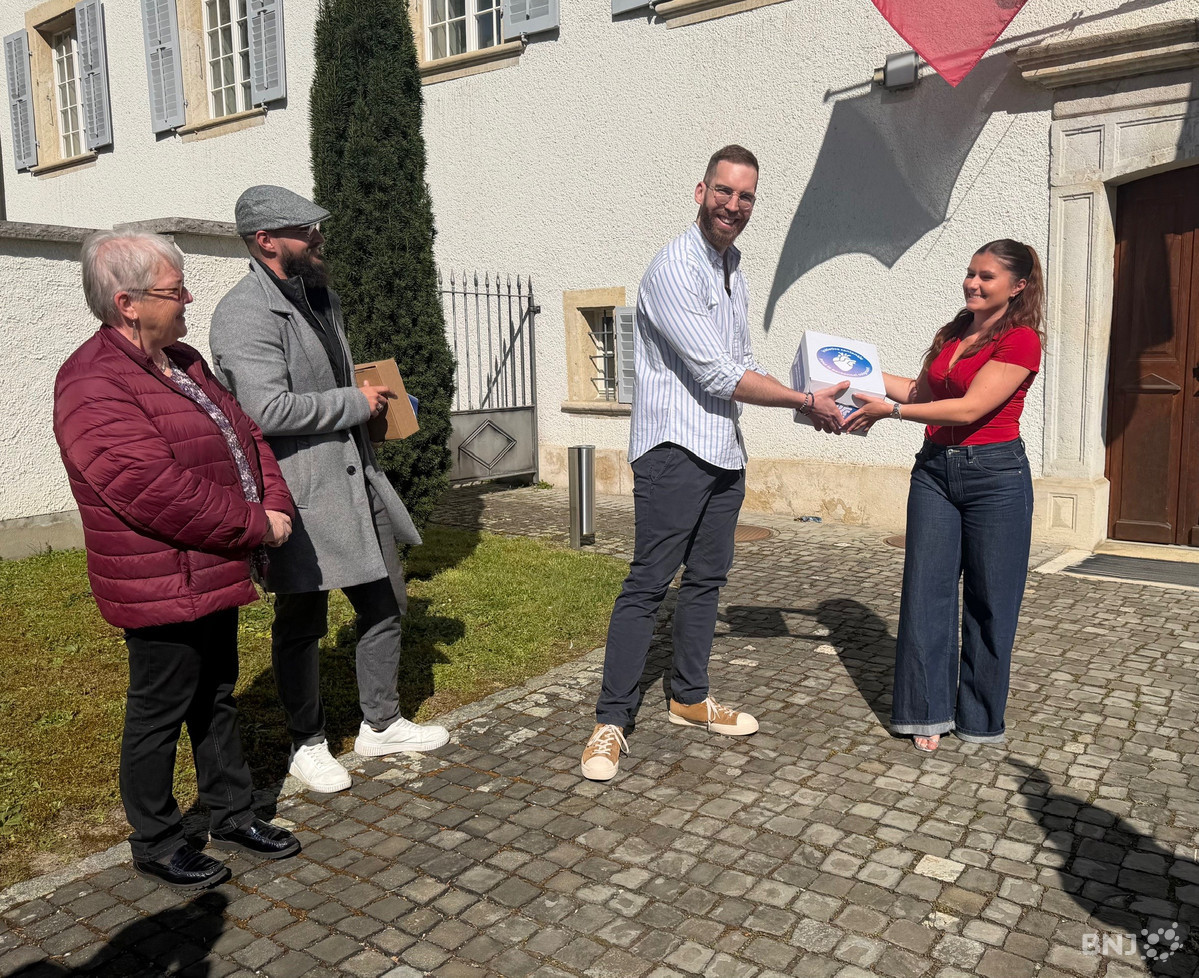 Plus de 2’000 signatures pour le personnel soignant dans le Jura - RFJ ...