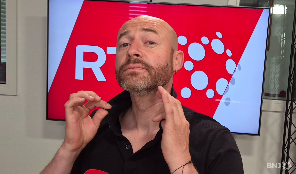 « Faites-nous rire » : David Charles à la recherche du barman perdu ...