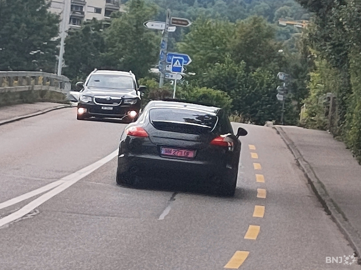 Des plaques roses sur les routes - RFJ votre radio régionale
